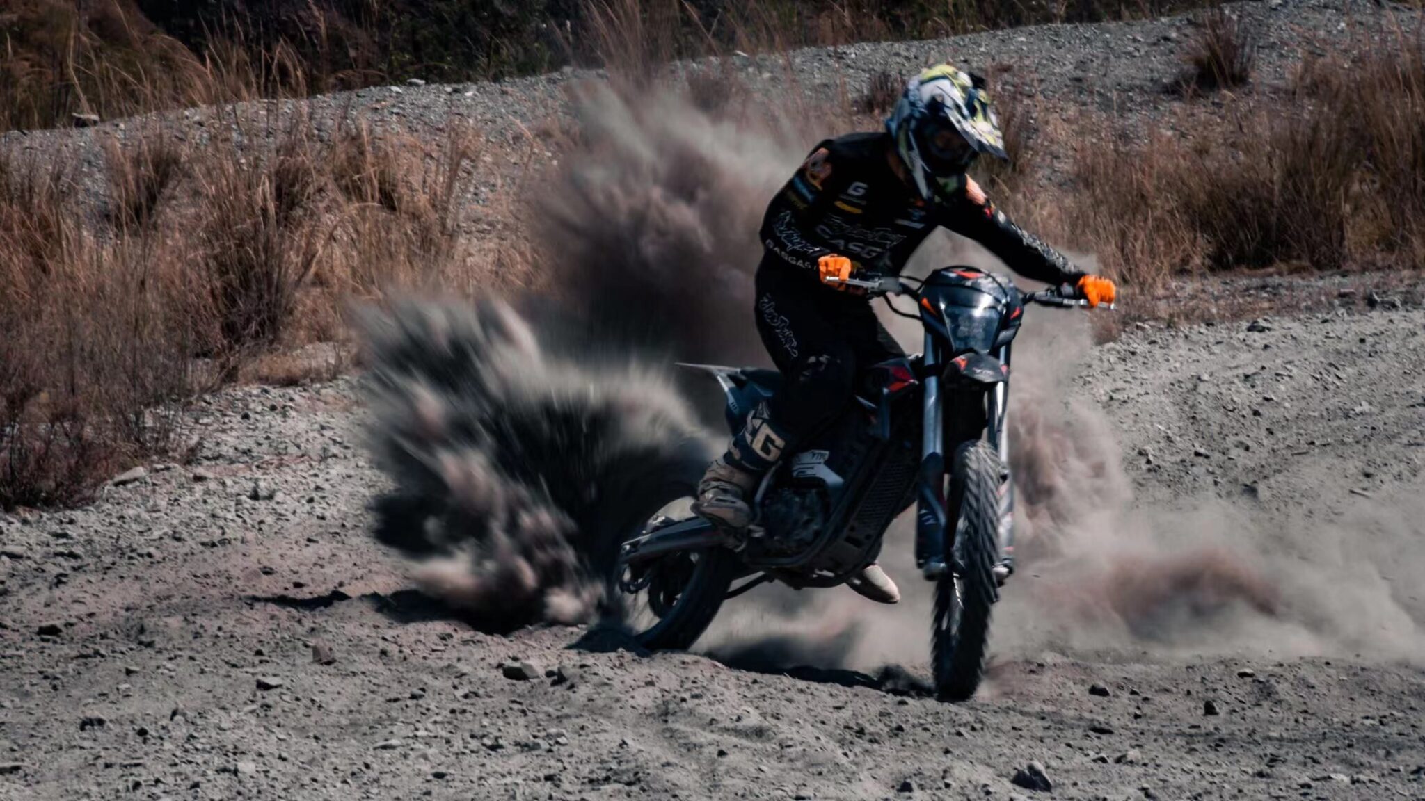 Experience the TYE3000 Electric Dirt Bike Adventure
