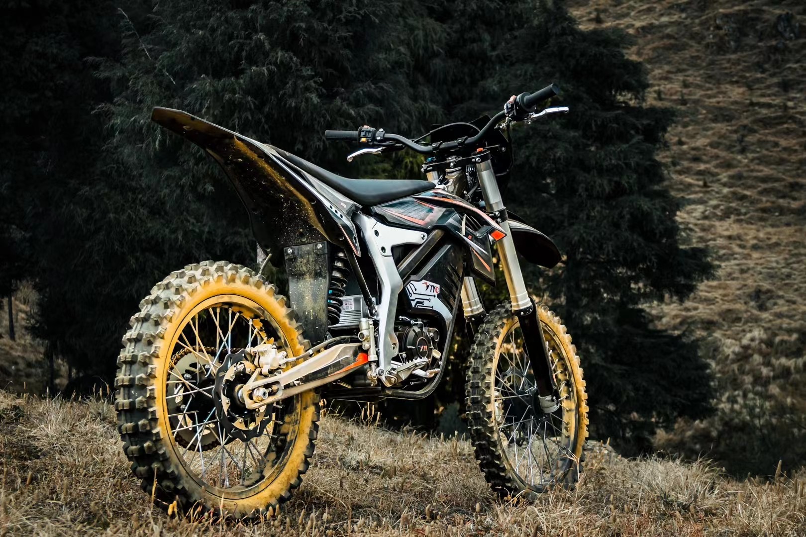 2025 Electric Enduro vs. Electric Cross Motorcycle Comparison